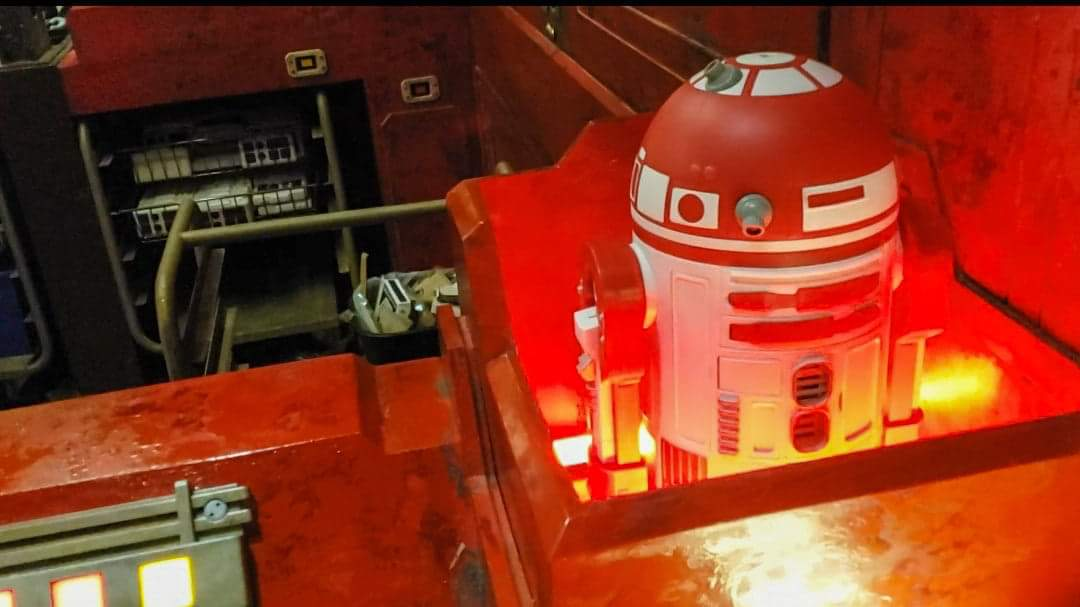 Build Your Own Droid at Droid Depot in Star Wars: Galaxy's Edge - Food ...